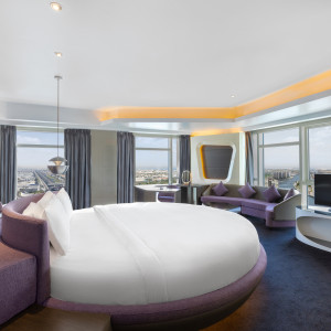 V hotel store